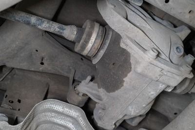 Тормозные колодки BMW G01 и сальник заднего редуктора